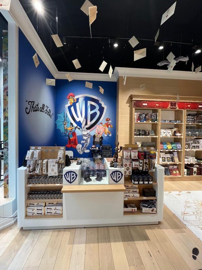 Une boutique officielle Warner Bros. en Europe